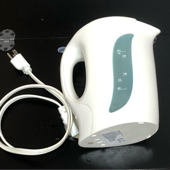 Proctor Silex | Kitchen | Electric White Kettle | Poshmark